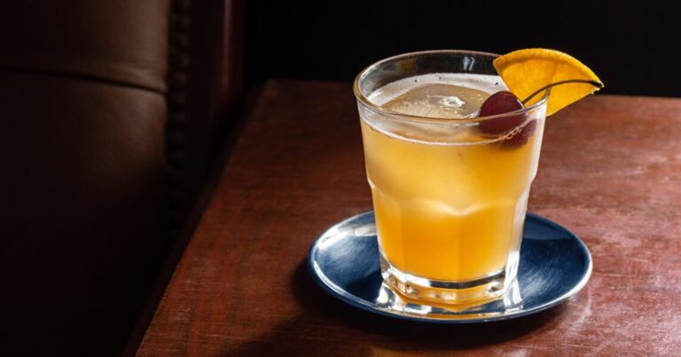 バーテンダーが解説｜アマレットリキュールのカクテルレシピとおすすめ銘柄 | カクテリエ -COCKTELIER-